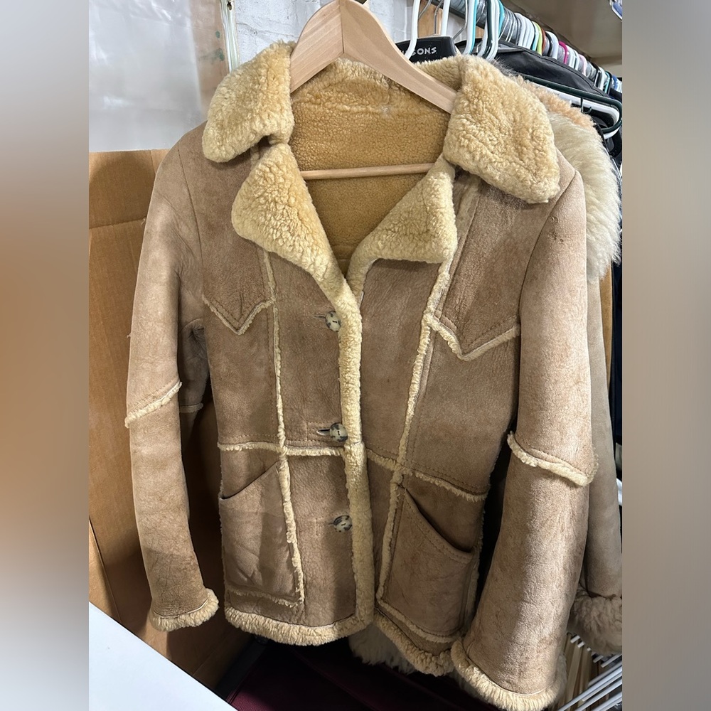 Beautiful Tan Shearling Vintage Coat Size Small - Gem